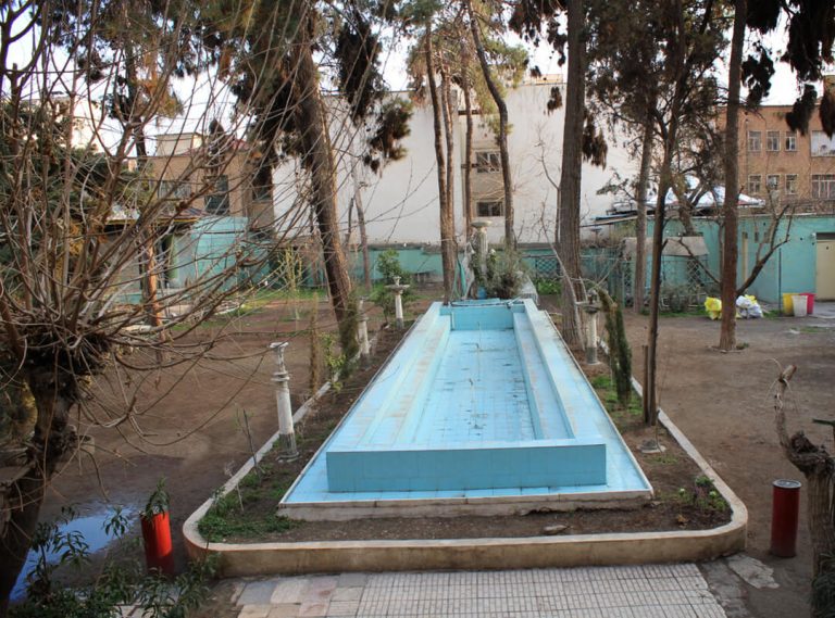 Naderi Cafe, the most famous one in Iran - HEY PERSIA